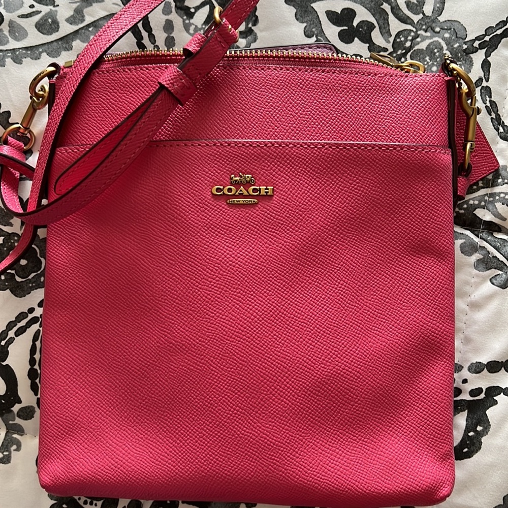 Coach Vintage Leather Pink Crossbody Gold Logo Swing-… - Gem